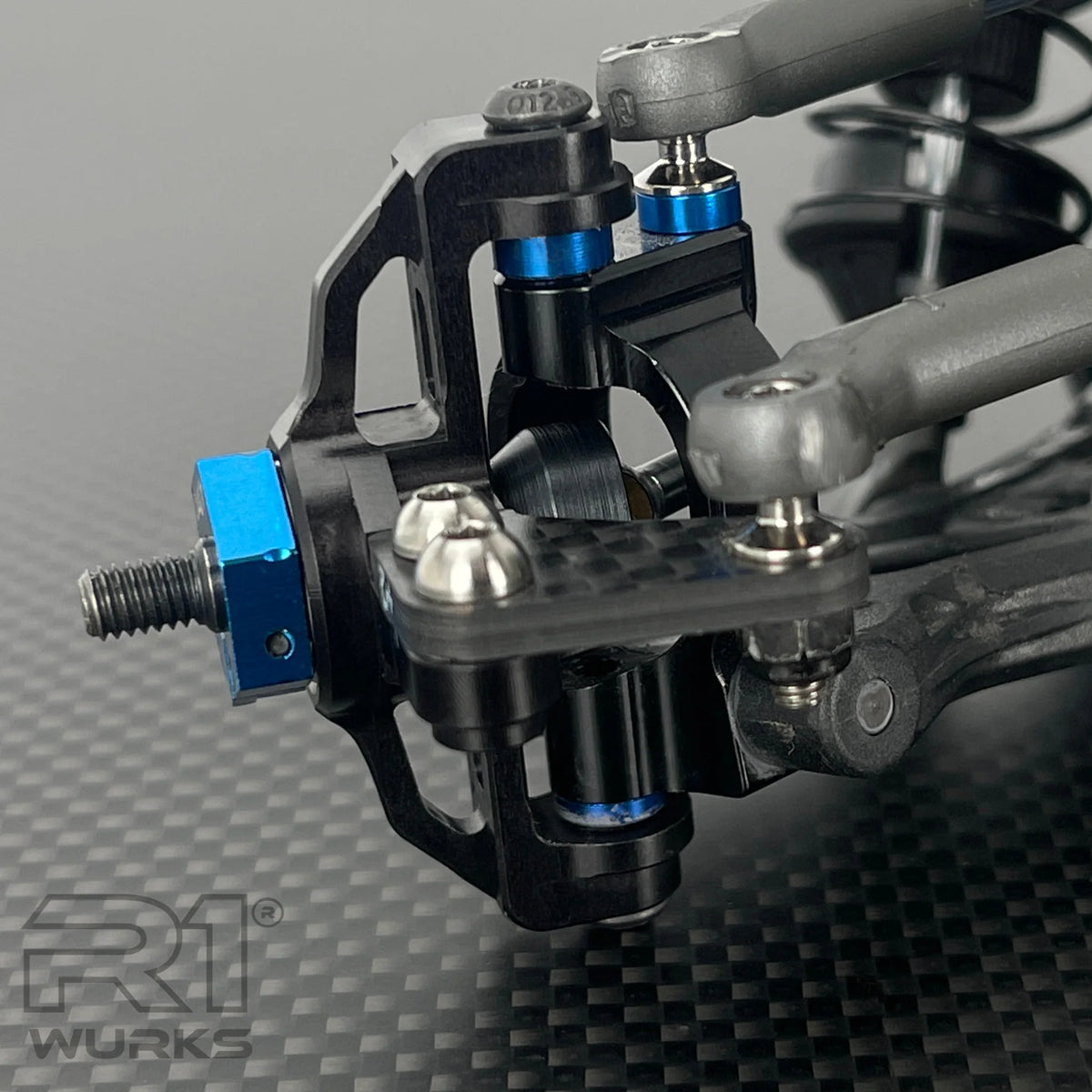 R1 Wurks 900036 Aluminum Steering Block Set for B74 + B84 – Smokem