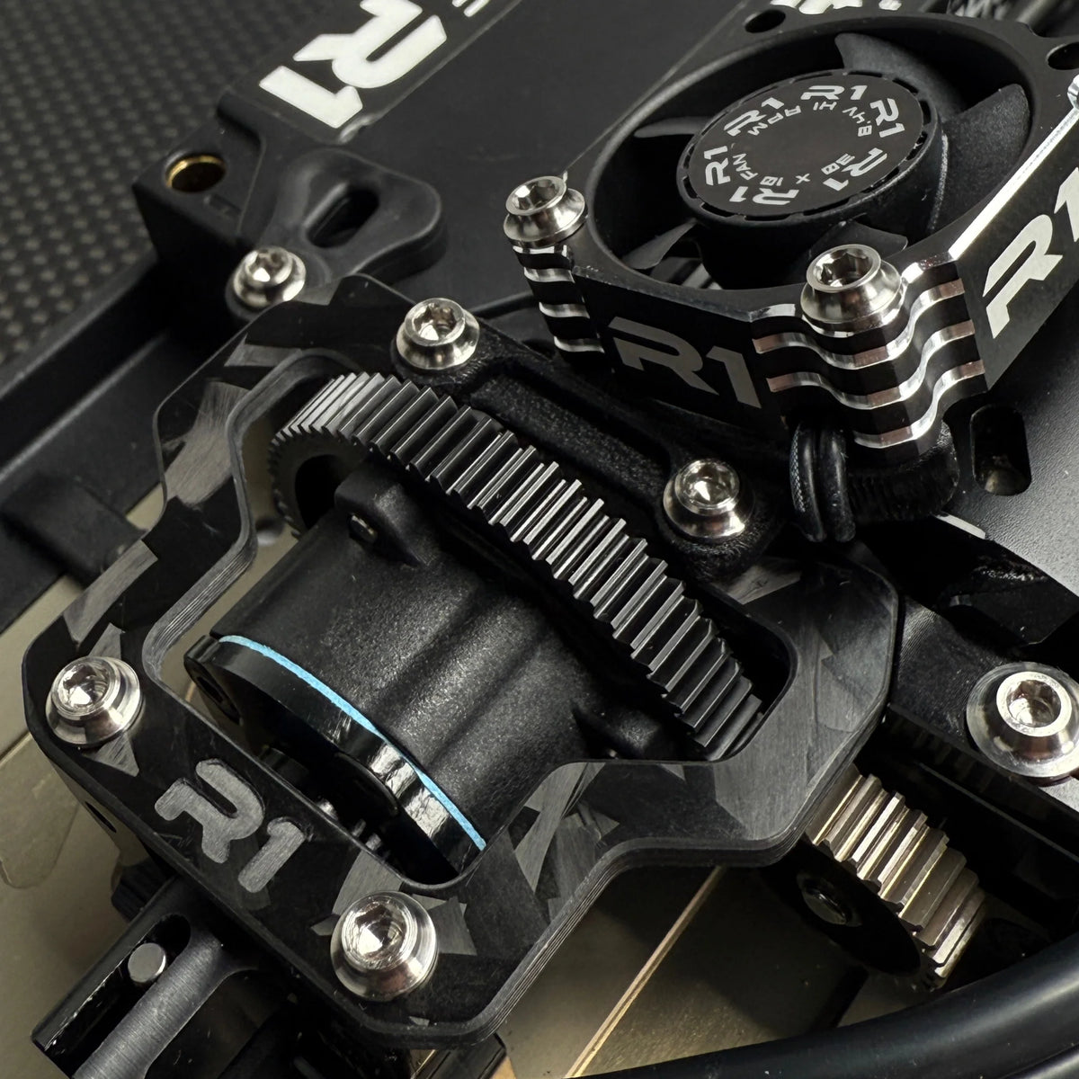 R1 Wurks Carbon Center Bulkhead Brace for B84 – Smokem